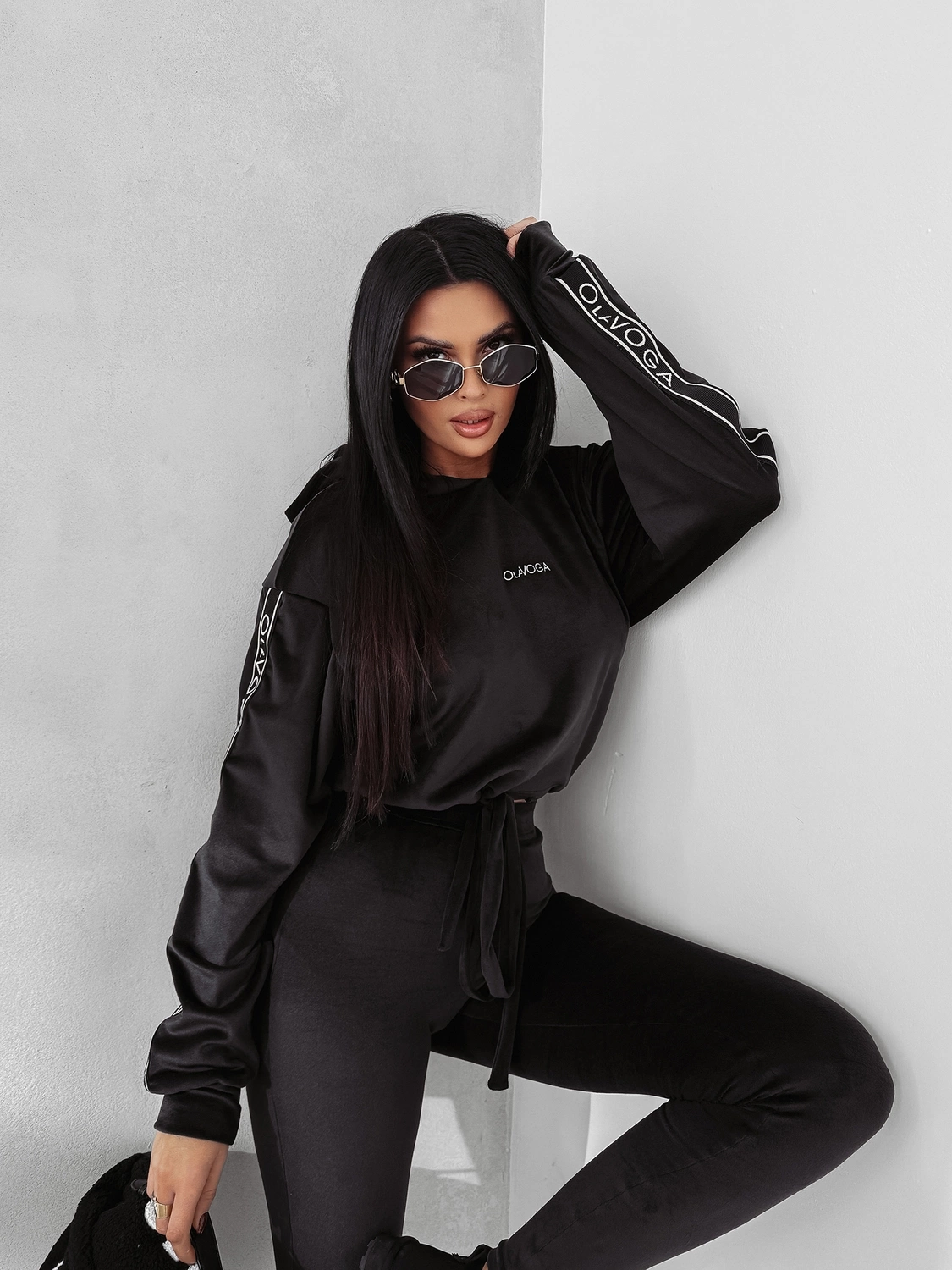 Komplet dresowy Olavoga Velvet Aura czarny - najlepsza cena | Sklep ...