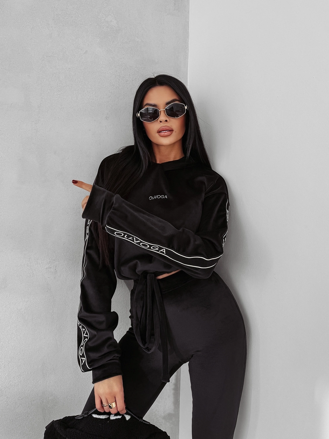 Komplet dresowy Olavoga Velvet Aura czarny - najlepsza cena | Sklep ...